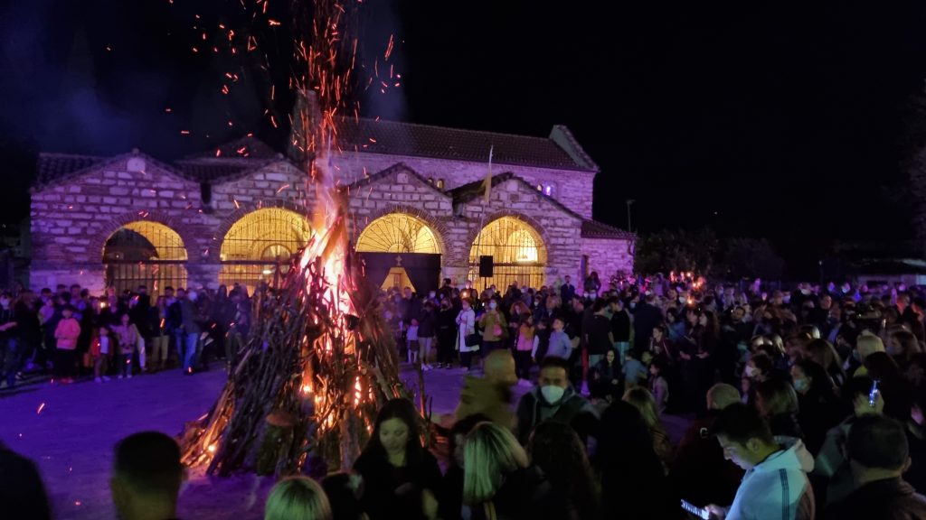ΆΡΤΑ: ΣΤΗΝ ΑΓΙΑ ΘΕΟΔΩΡΑ ΑΝΑΒΙΩΣΕ ΤΟ ΕΘΙΜΟ ΤΗΣ ΜΕΓΑΛΗΣ ΦΩΤΙΑΣ ...