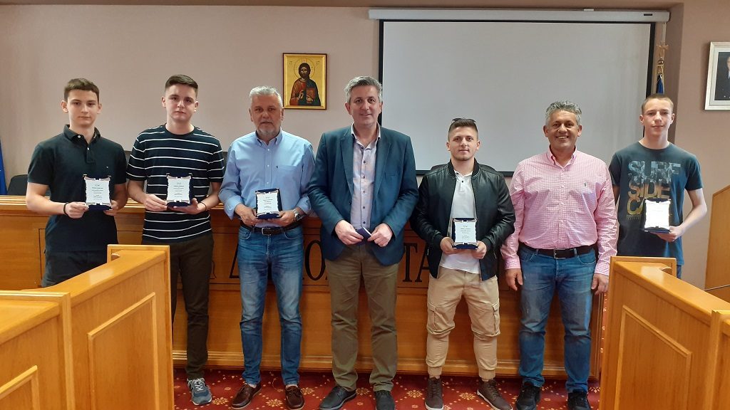 ΆΡΤΑ: ΈΝΑ «ΜΠΡΑΒΟ» ΣΤΟΥΣ ΚΟΡΥΦΑΙΟΥΣ ΑΡΤΙΝΟΥΣ ΑΘΛΗΤΕΣ ΣΤΙΒΟΥ ΑΠΟ ΤΟΝ ...