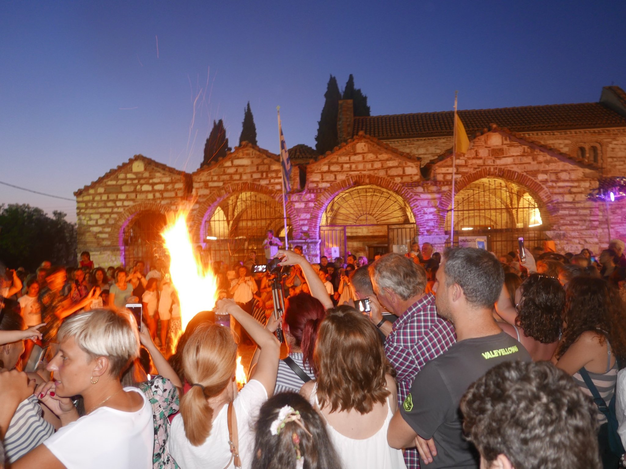 ΑΓΙΑ ΘΕΟΔΩΡΑ: ΑΝΑΒΙΩΣΗ ΤΟΥ ΕΘΙΜΟΥ ΤΟΥ ΑΗ ΓΙΑΝΝΗ ΤΟΥ ΛΑΜΠΑΤΑΡΗ Η ΤΟΥ ...