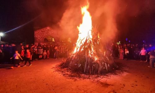 ΑΡΤΑ: ΤΟ ΕΘΙΜΟ ΤΗΣ ΜΕΓΑΛΗΣ ΦΩΤΙΑΣ ΣΤΗΝ ΑΓΙΑ ΘΕΟΔΩΡΑ | ArtaVoice - Τα ...