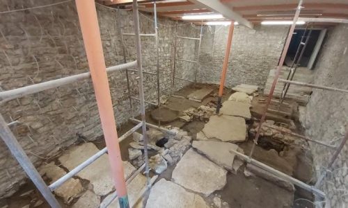 ΔΗΜΑΡΧΕΙΟ ΑΡΤΑΣ: ΒΡΕΘΗΚΑΝ ΑΡΧΑΙΑ ΣΤΟ ΥΠΟΓΕΙΟ ΤΟΥ. ΤΙ ΜΕΛΛΕΙ ΓΕΝΕΣΘΑΙ ...