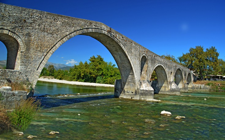 ΑΥΞΗΣΗ ΣΕ ΕΙΣΠΡΑΞΕΙΣ ΣΤΑ ΚΑΤΑΛΥΜΑΤΑ ΣΤΗΝ ΉΠΕΙΡΟ. ΦΤΩΧΟΣ ΣΥΓΓΕΝΗΣ Η ΆΡΤΑ ...