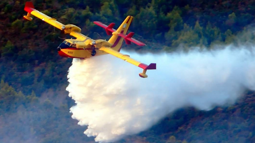 ΜΕΓΑΛΗ ΦΩΤΙΑ ΣΤΗΝ ΑΛΒΑΝΙΑ –Η ΕΛΛΑΔΑ ΕΣΤΕΙΛΕ CANADAIR | ArtaVoice - Τα ...