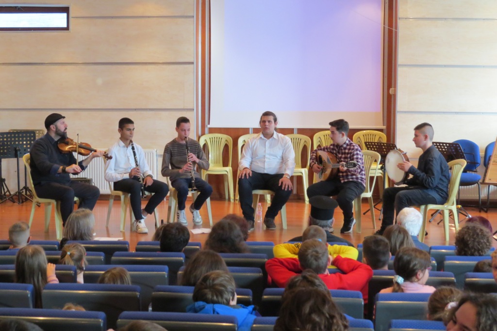 ΜΟΥΣΙΚΟ ΣΧΟΛΕΙΟ ΆΡΤΑΣ: ΣΥΜΜΕΤΟΧΗ ΣΤΗ ΧΡΙΣΤΟΥΓΕΝΝΙΑΤΙΚΗ ΓΙΟΡΤΗ ΤΟΥ ΔΗΜΟΥ ...