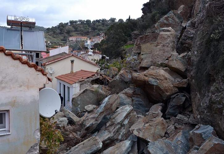 ΑΝΗΣΥΧΙΑ ΠΡΟΚΑΛΕΙ Η ΚΑΤΟΛΙΣΘΗΣΗ ΣΤΟΥΣ ΜΕΛΙΣΣΟΥΡΓΟΥΣ | ArtaVoice - Τα ...