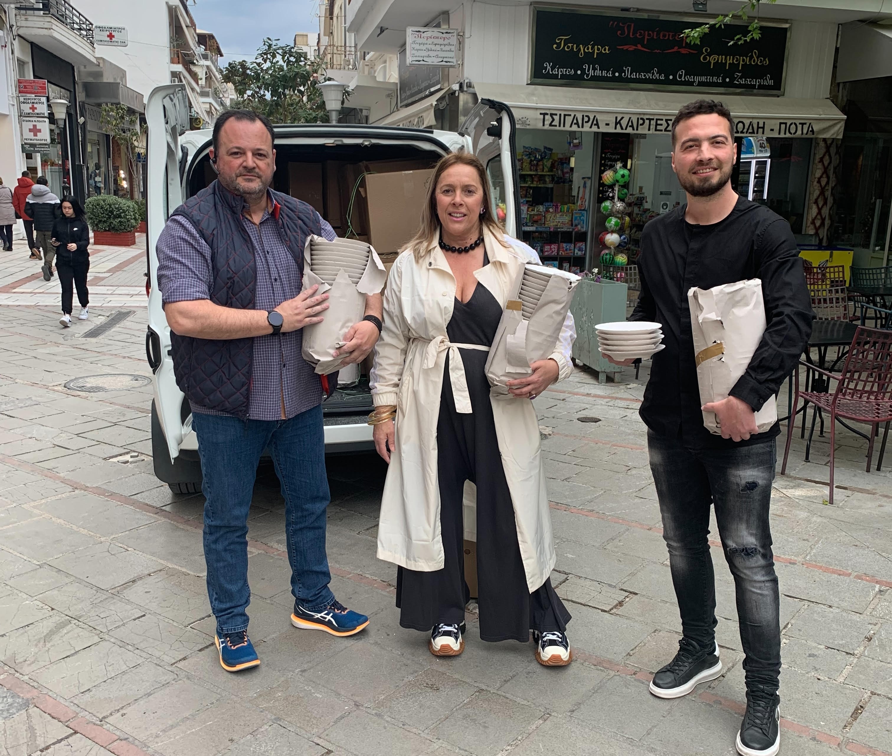 ΑΡΤΑ: Ο ΕΜΠΟΡΙΚΟΣ ΣΥΛΛΟΓΟΣ ΜΟΙΡΑΣΕ ΠΙΑΤΑ ΓΙΑ ΤΟ ΣΠΑΣΙΜΟ! | ArtaVoice ...